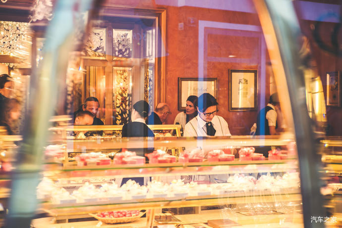 为了品尝茜茜公主的最爱甜点，情迷巴德伊舍